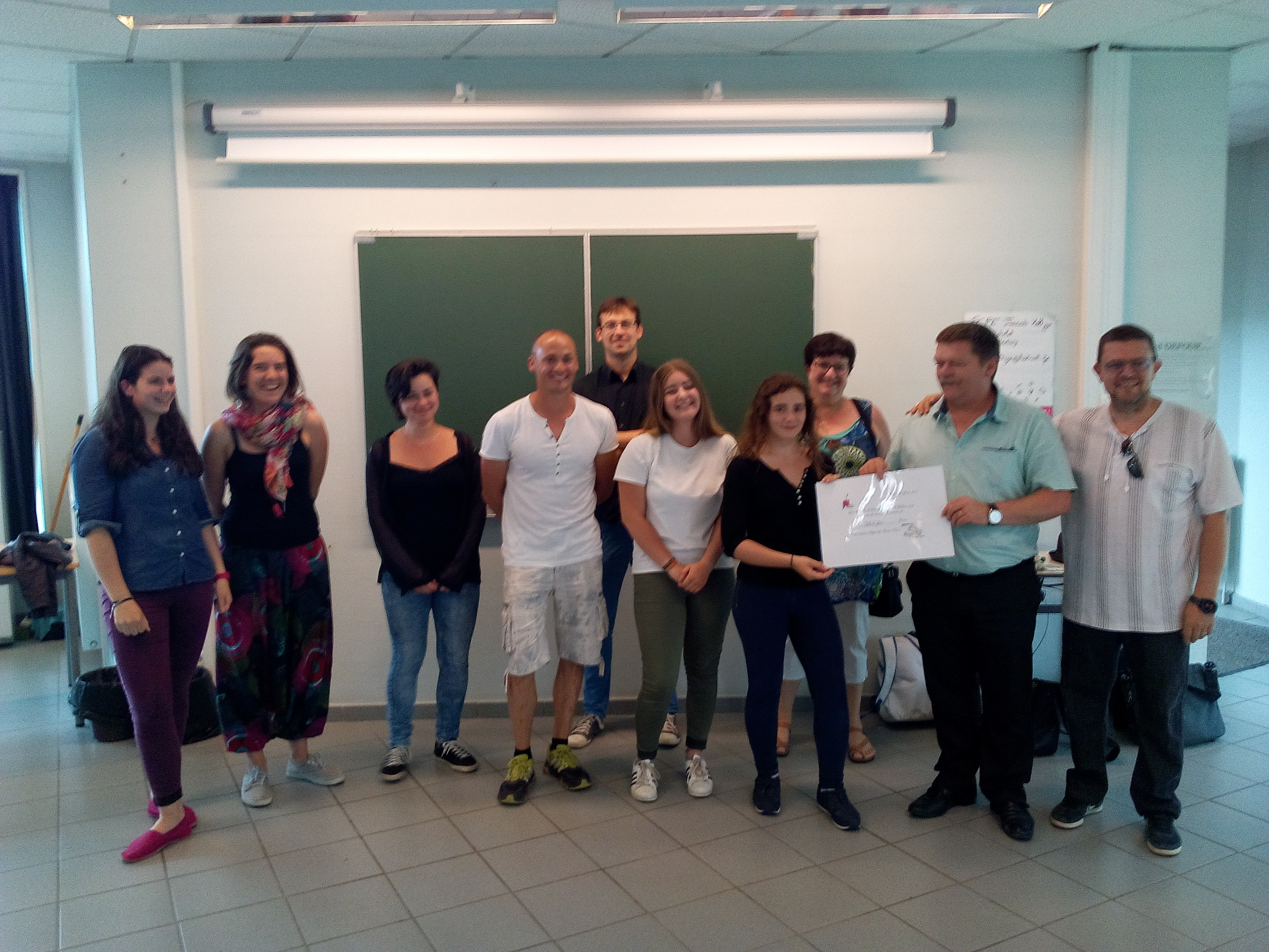 Remise d'un chèque par le CVL à l'association "Anges des Eaux Vives ...